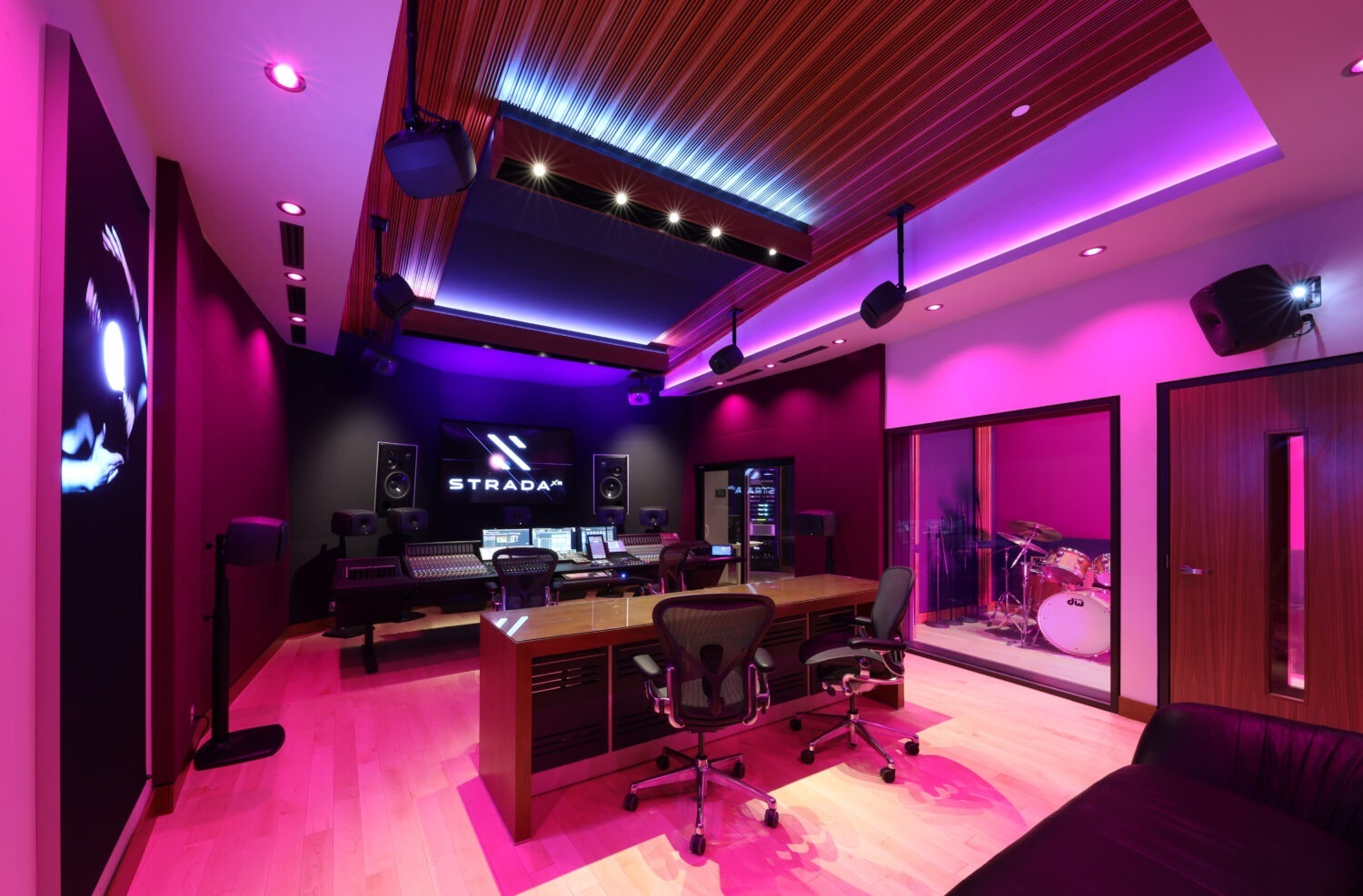 Strada XR - Pilchner Schoustal International Inc.